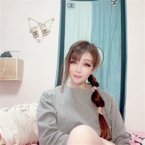 まじょえむ M まじょえむちゃん♡ 今年始まりましたね♡ 😆楽しもう人生を 笑顔が幸せ運んで来る╰´︶`╯♡ 笑顔 Instagram