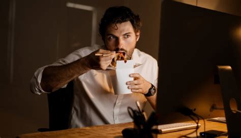 Dating A Workaholic 20 Signs And Tips To Maintain A Happy Relationship