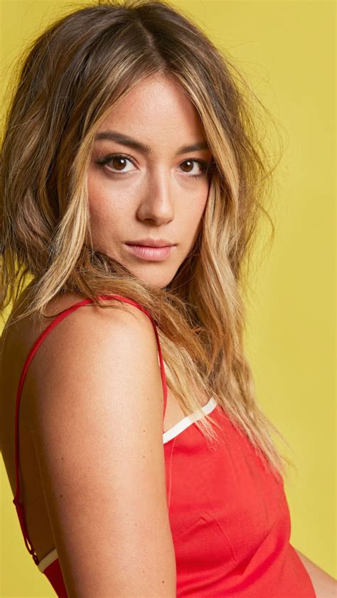 1082x1920 Resolution Chloe Bennet Comic Con 2018 Portrait 1082x1920 Resolution Wallpaper