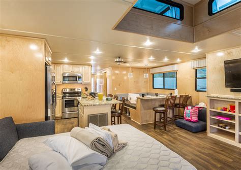 Aramark Lake Powell Unparalleled Access To Western Wilderness