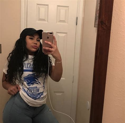 Pin By 𝕾𝖕𝖆𝖓𝖎𝖘𝖍 𝕸𝖆𝖒𝖎 On Thick Mirror Selfie Poses Mirror Selfie Selfie