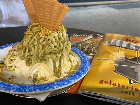 So Schmeckt Das Pistazien Spaghetti Eis Bei Pia In Düsseldorf