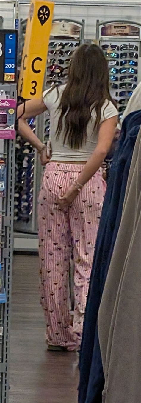 Admiring A Tan Brunette Digging For Gold Ass Forum