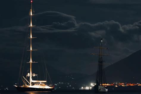 Bayesian Trovati Due Corpi Allinterno Dello Yatch