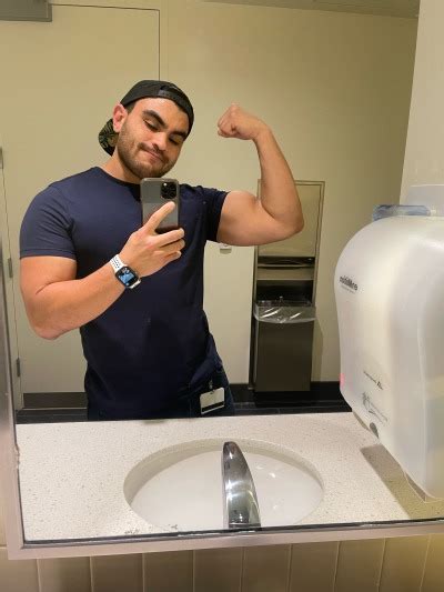 Just Keep Flexin 💪🏽 Tumbex