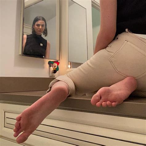 Pretty Amateur Girl Makes A Foot Fetish Selfie That Shows Her Pretty Soles Feetplaza