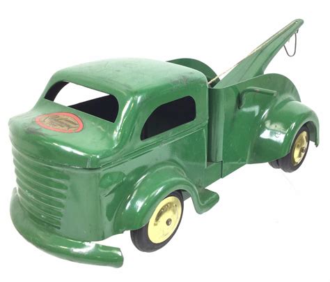 Lot Vintage Richmond Toys Green Pressed Steel Tow Truck