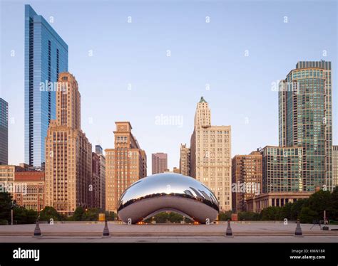 Cloud Gate The Chicago Bean The Bean A Public Sculpture By Anish Kapoor In Early Morning