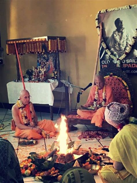 Notícias Vaiṣṇavas Internacionais 5 Novos Sannyasis Para A Iskcon 2017 Ministério Sannyasa