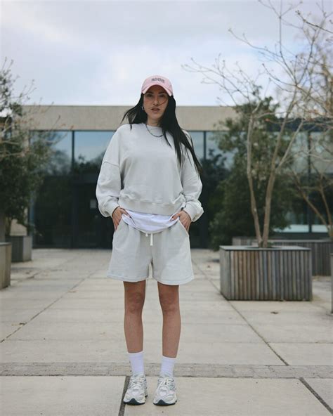 13 Streetwear Outfit Ideas Turn Heads The Wandering Girl