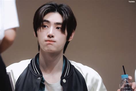 𝐓𝐰𝐢𝐧𝐤𝐥𝐞 On Twitter