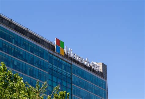 大公司晨读：微软市值突破2万亿美元；英特尔新设软件及图形芯片两大部门天极网
