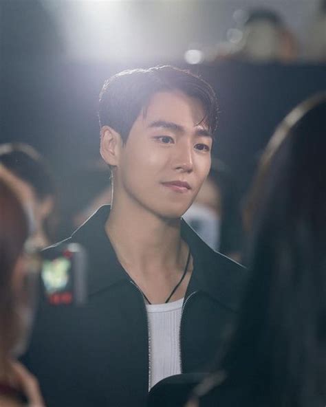 Potret Ganteng Lee Hyun Woo Pemeran Rio Di Money Heist Korea Akhirnya Comeback Main Drakor