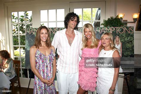 Cristina Cuomo Howard Stern Beth Ostrosky And Debra Halpert Beth Photo Dactualité Getty
