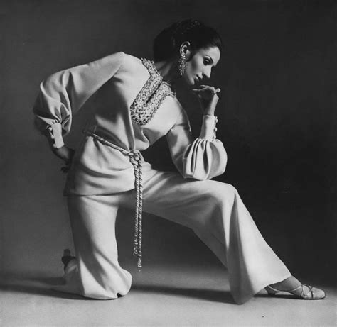 30 Stunning Portrait Photos Of Naty Abascal As A Model In The 1960s