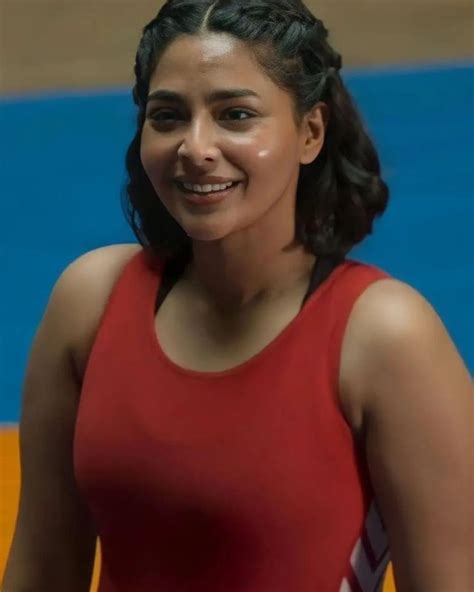Aishwarya Lekshmi R Indiancelebscenes