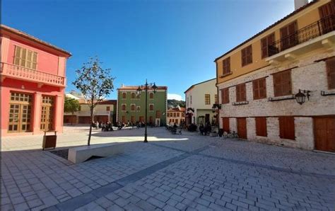 Qendra Historike E Vlorës Pa Ciceron Vizitorët E Huaj Largohen Pa