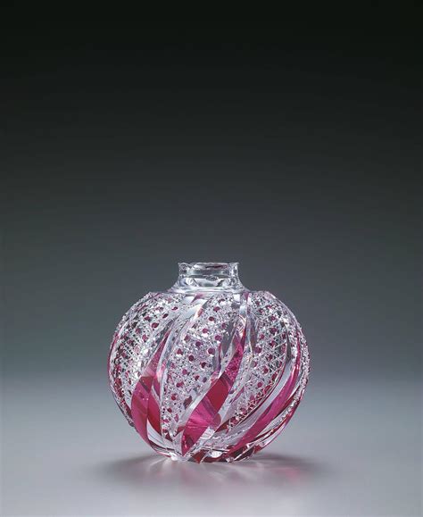 氣賀澤 雅人作 硝子切子花瓶「宝蕾」の詳細情報・販売 日本の伝統工芸品 ギャラリージャパン