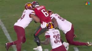 Baker Mayfields Angry Run Through Commanders Bobby Wagner Had Nfl Fans Fired Up