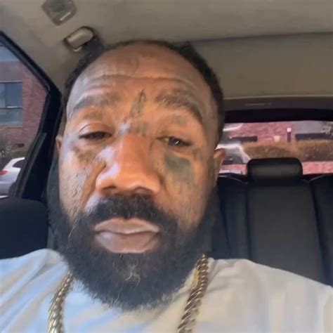 Why His Noes Always Got To Be So Close To The Camera Get A Selfie Stick My Guy R Socalhoodpolitics