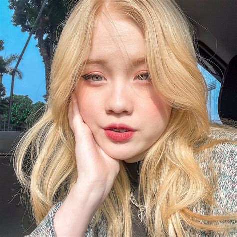 Anindhita Asmarani Feet