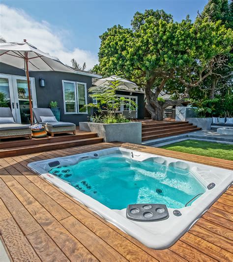 Outdoor Jacuzzi Ideas