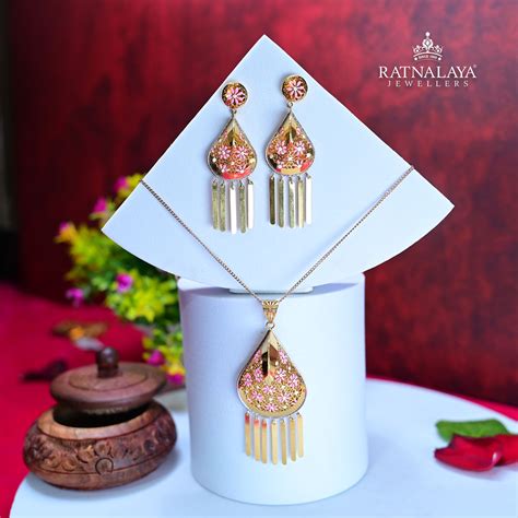Latest Collection Locket Set Gold Ratnalaya Jewellers