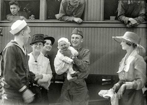 19 Vintage Photos Of Soldiers Returning From War Aol