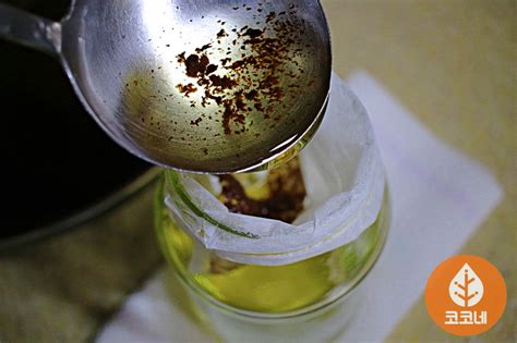 그냥 버리기 아까운 ‘튀김기름 안전하게 재사용하는 꿀팁