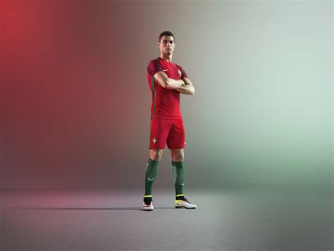 Nike Svela Le Nuove Divise Del Portogallo Di Cr7 Per Euro2016