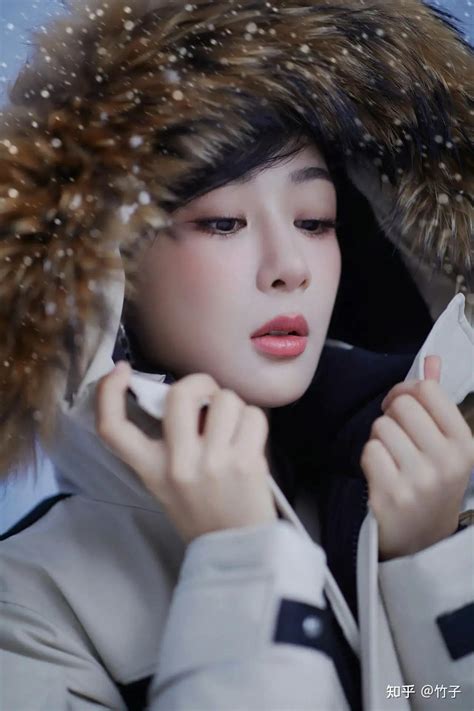 杨紫最新美照分享，邂逅冬日里浪漫，发现杨紫真的是越来越美啦！ 知乎
