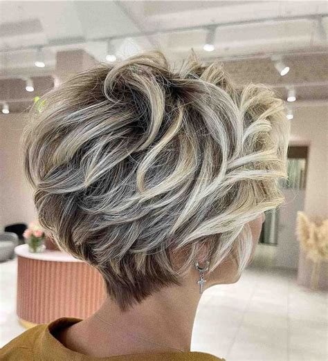 24 Chic Highlighted Pixie Styles To Love And Adopt This Spring Page 7