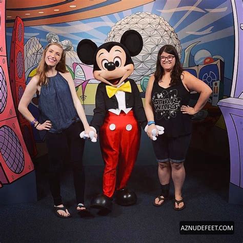 Danielle Lyons Feet Aznudefeet