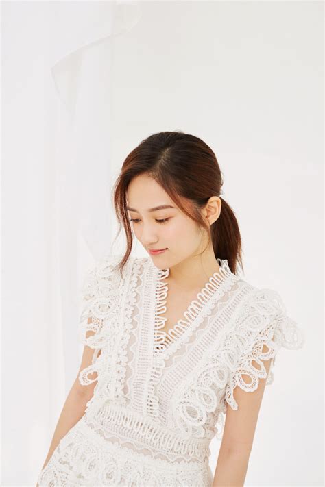 汤梦佳最新写真大片曝光 一展优雅大方气质 360娱乐，你开心就好