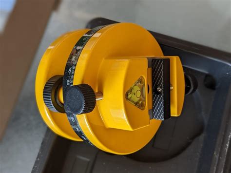 Cen Tech 16 Laser Level W 360 Rotating Head Tripod And Case