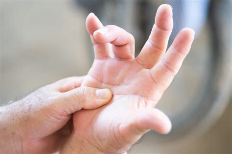 Trigger Finger Definition Causes Symptoms And Treatment