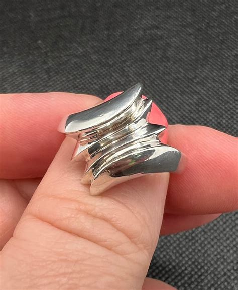 Vintage Stylized Wave Ring Gem