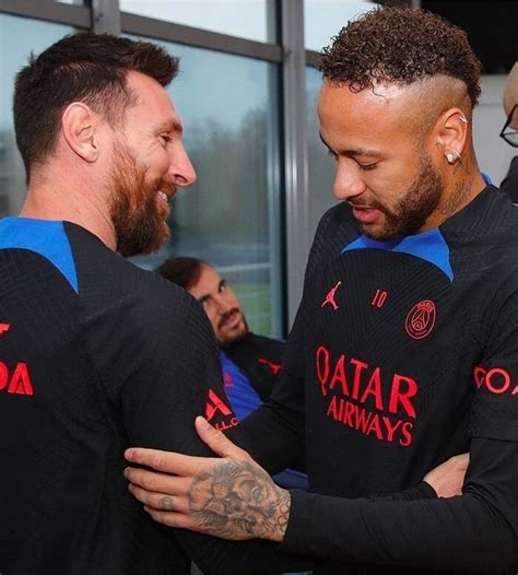 تصاویر لیونل مسی پس از چند هفته استراحت به تمرینات پاری‌سن‌ژرمن برگشت طرفداری