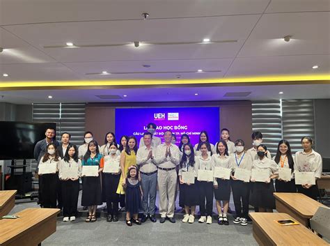 HREC TÀI TRỢ 20 SUÂT HỌC BÔNG TRỊ GIÁ 200 TRIÊU ĐÔNG CHO TRƯỜNG ĐẠI HỌC KINH TÊ TP HCM