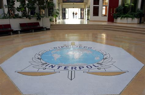 El Enigmático Intercambio De Emojis Y Fotos Entre El Ex Presidente De