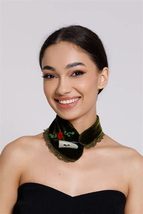 Guler Verde Din Catifea Cu Nasture Mathilde