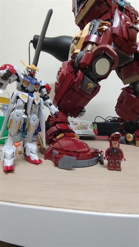 The new Hulkbuster is HUGE : r/lego