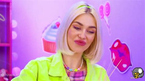 چالش خوردن خوراکی چالش خوردن اغذ چالش خوردن میوه چالش خوردن آب میوه