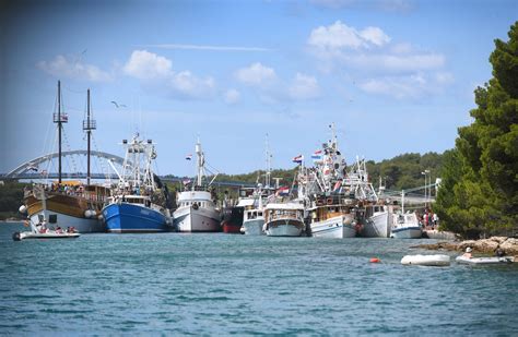 Zadarski Pa Gdje Mu Je Bila Pamet Pogledajte Fotografiju Velike Jedrilice Koja Je Jučer