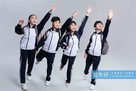 棚拍快乐的学生 蓝牛仔影像 中国原创广告影像素材 棚拍快乐的学生 蓝牛仔影像 中国原创广告影像素材