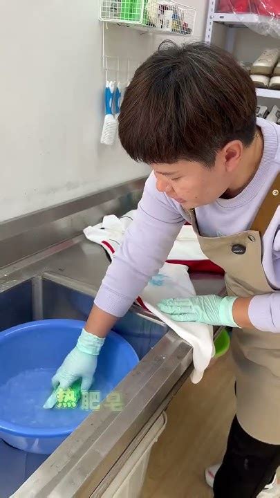 衣服各种污渍清洗，孩子校服上是不是会有各种类型污渍，校服上的油渍，药渍，笔渍不会清洗的来试试这个清洗小妙招污渍轻松去除药渍笔渍油渍实用小技巧 1738314021896 Youtube