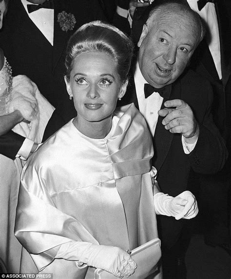 آزار جنسی مادربزرگ داکوتا جانسون توسط آلفرد هیچکاک