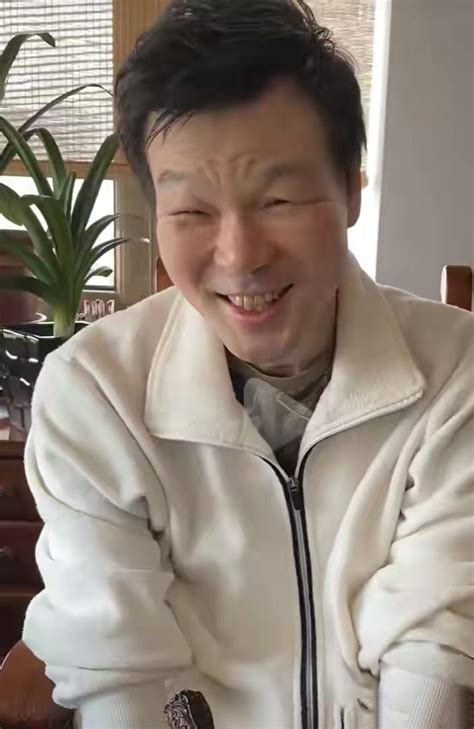 The Well Known Host Li Bin Recovered From A Serious Illness With A Ruddy Complexion And In Good