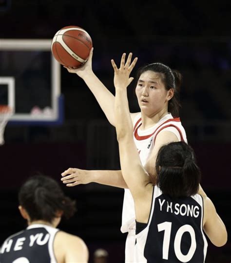 ‘17세 여자 야오밍 장쯔위 주니어 무대는 좁다···中농구협회 ‘프로 조기 진출 발벗고 나섰다