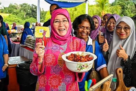 Juri Terkejut Juara Acar Buah Aminah Mahmood Rupanya Tengku Ampuan